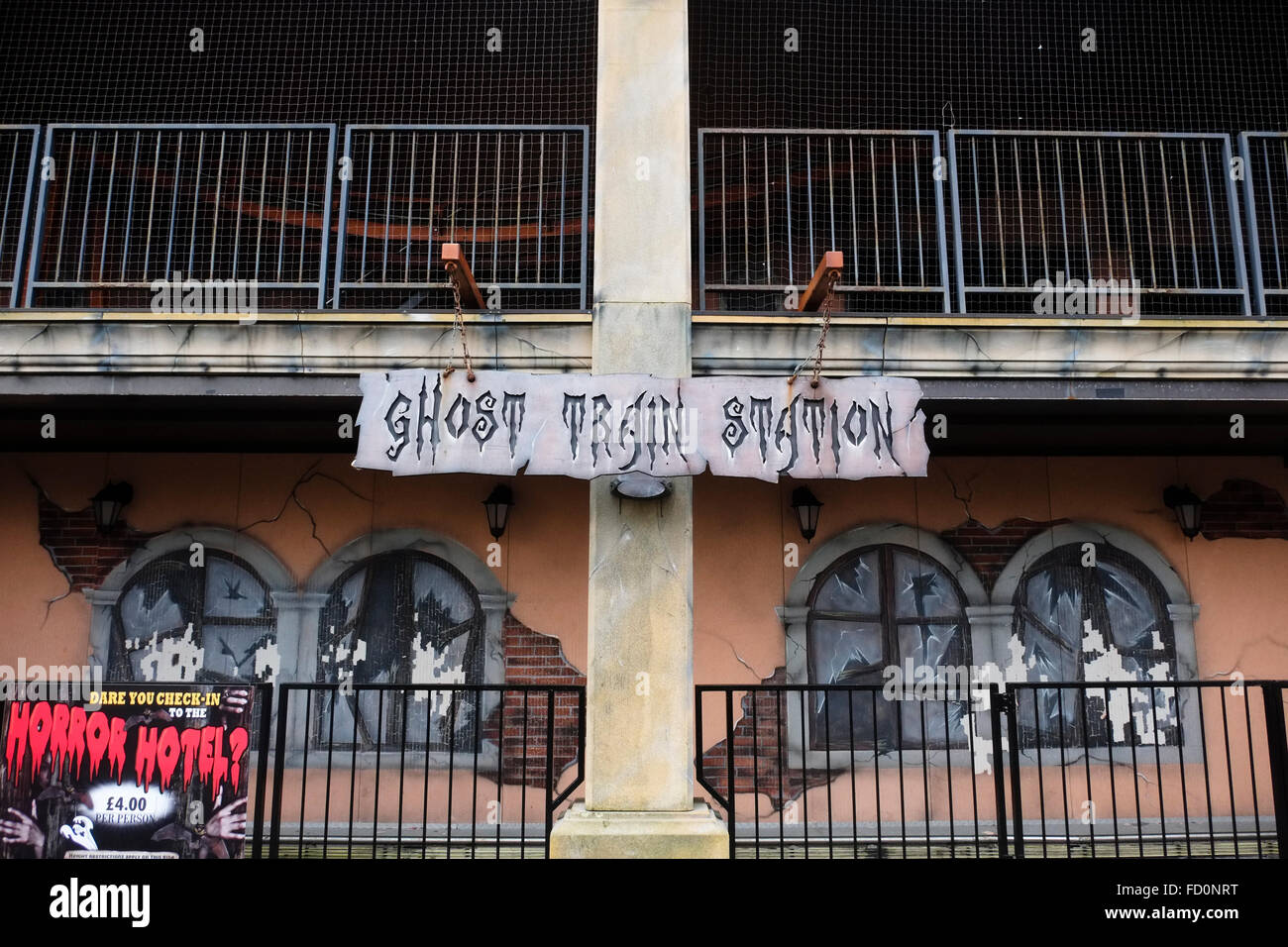Fun fair ghost train -Fotos und -Bildmaterial in hoher Auflösung – Alamy