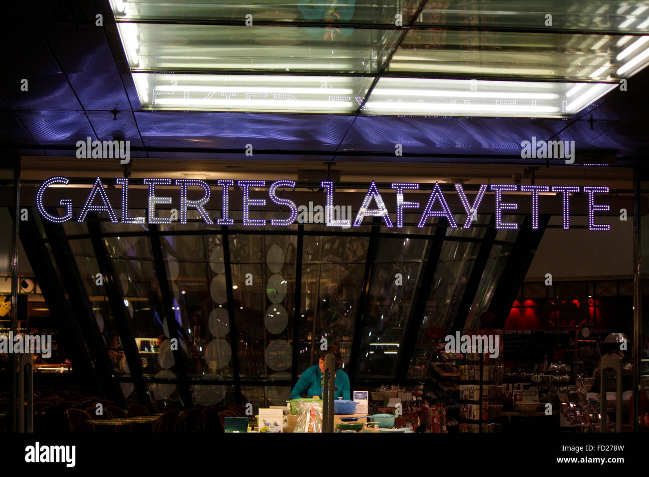 Galeries lafayette berlin -Fotos und -Bildmaterial in hoher Auflösung ...