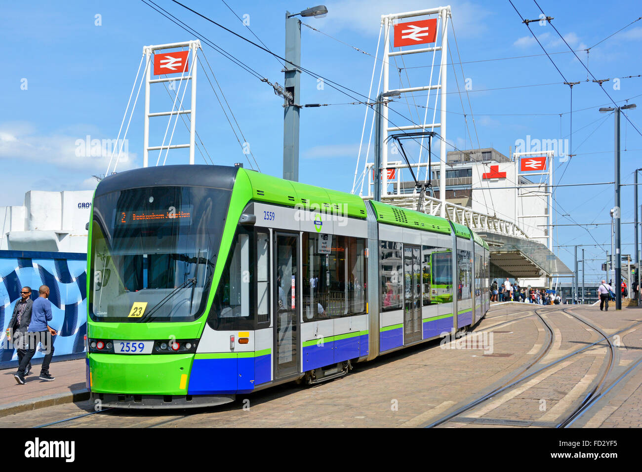 Croydon tramlink Service von FirstGroup Tram Approaching East Croydon ...