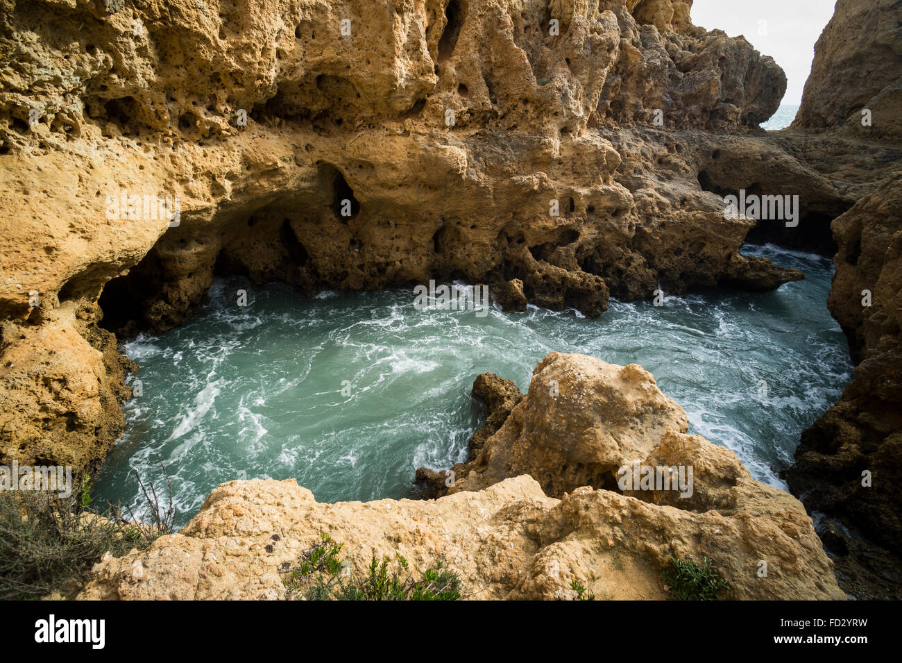 Große Felsen-Pool am Algar Seco, in der Nähe von Carvoeiro in der ...