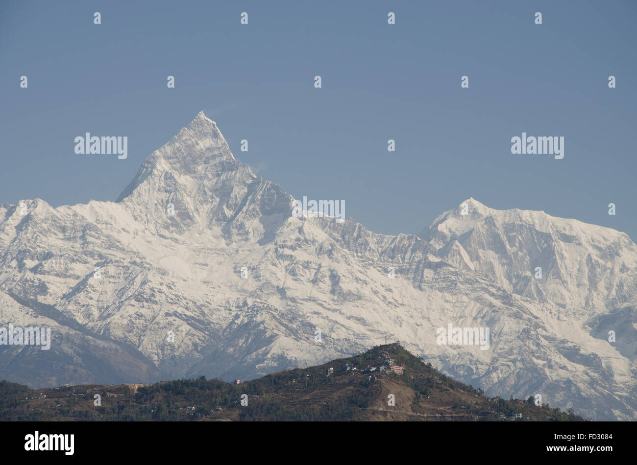 Machapuchare (Fish Tail Berg), Annapurnas und Phewa-See vom japanischen ...