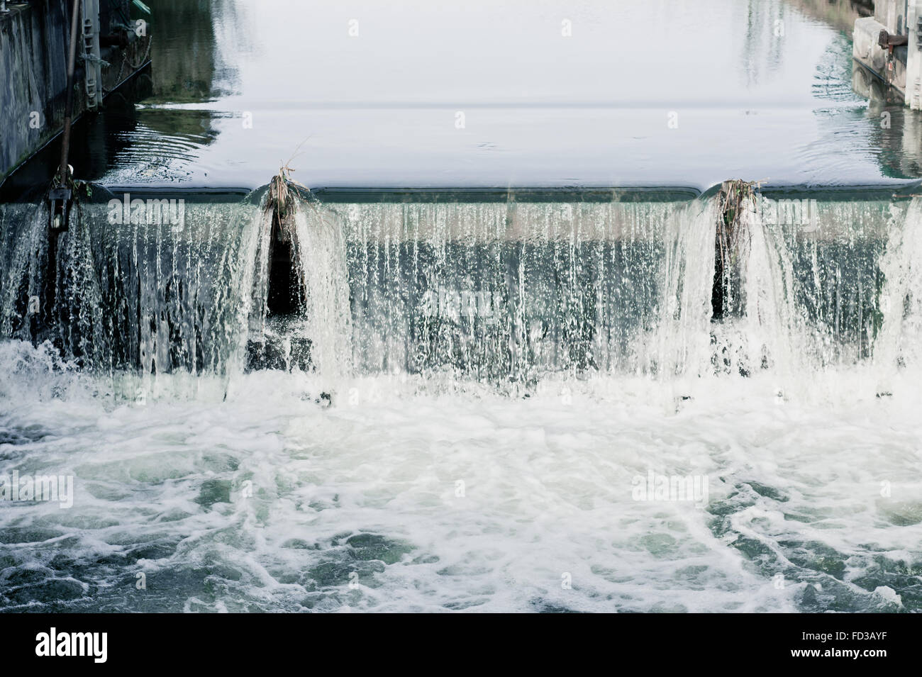 Schwerkraft wehr staudamm -Fotos und -Bildmaterial in hoher Auflösung ...