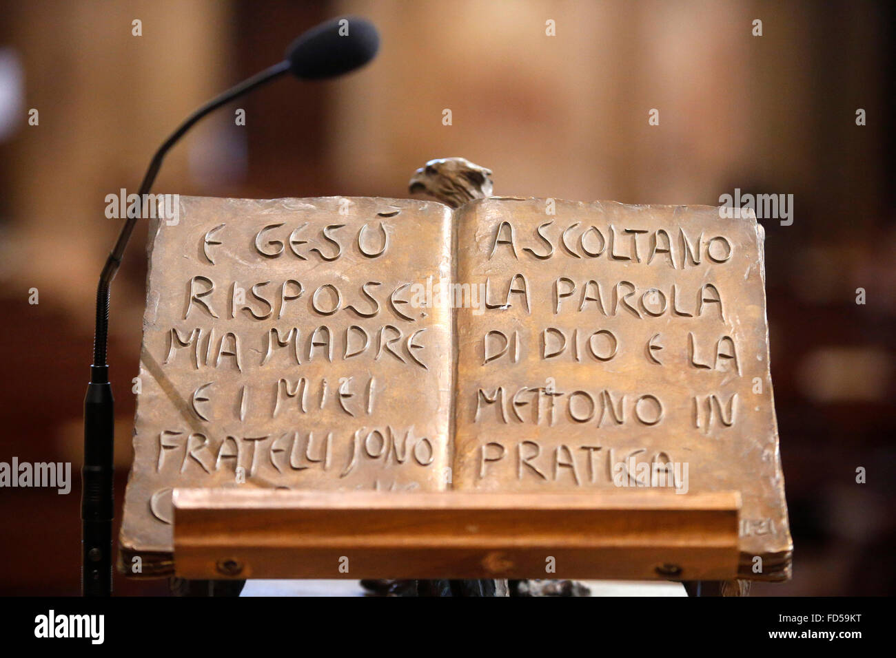 Rednerpult kirche -Fotos und -Bildmaterial in hoher Auflösung – Alamy