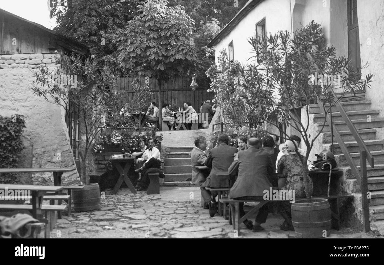 Heuriger wine tavern vienna -Fotos und -Bildmaterial in hoher Auflösung ...