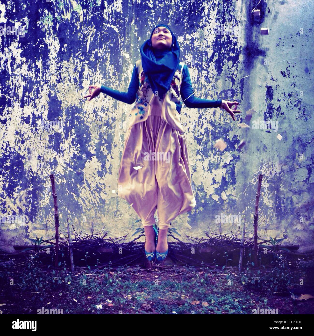 Frau In Der Luft Stockfotos und -bilder Kaufen - Alamy