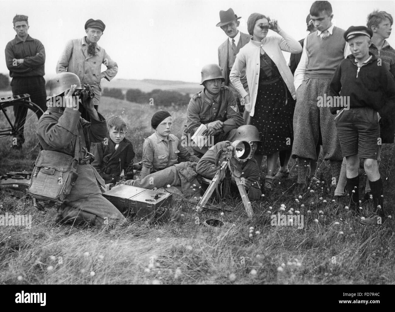 Reichswehr maneuvers -Fotos und -Bildmaterial in hoher Auflösung – Alamy