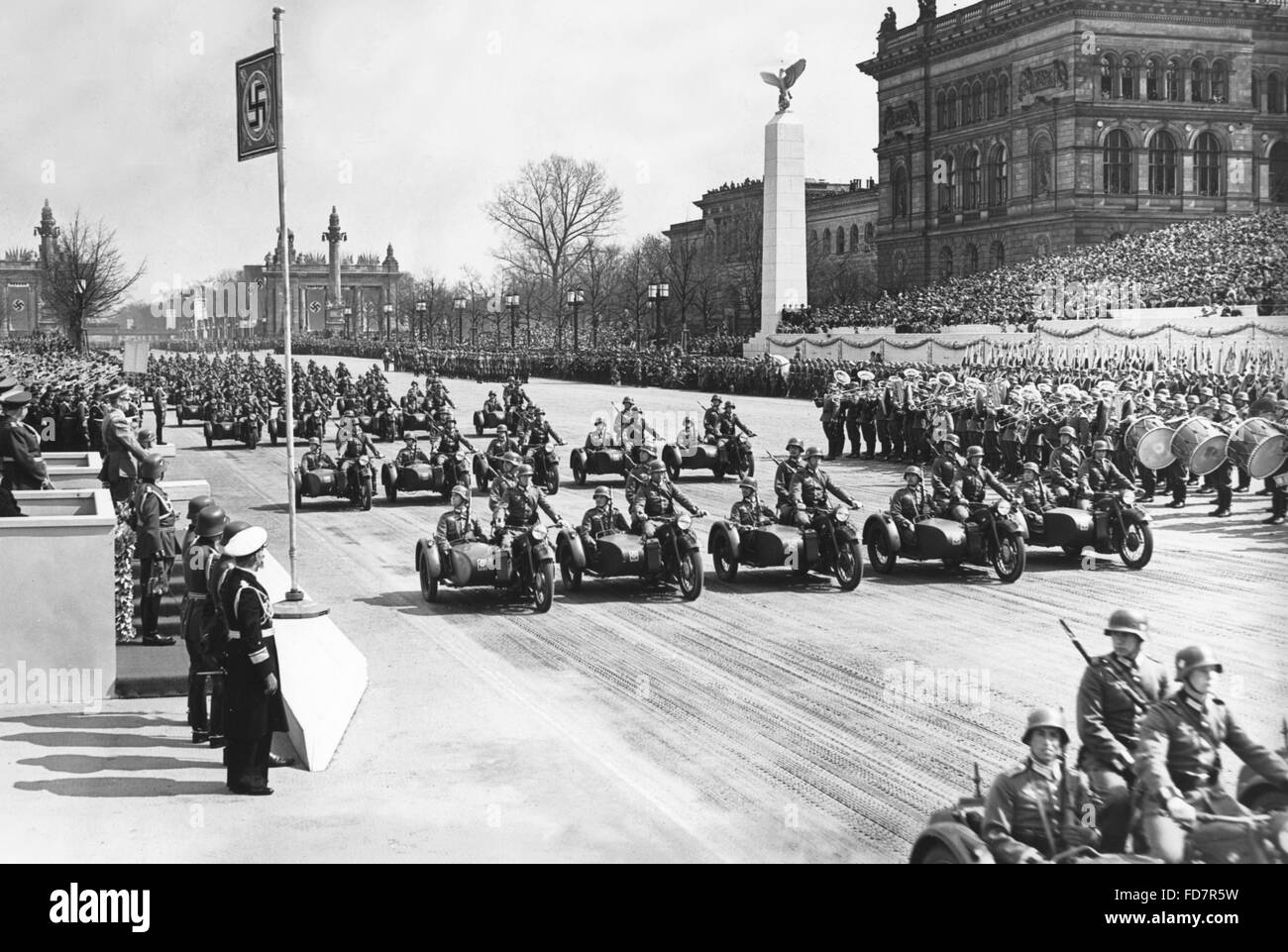 Parade wehrmacht hitlers birthday -Fotos und -Bildmaterial in hoher ...