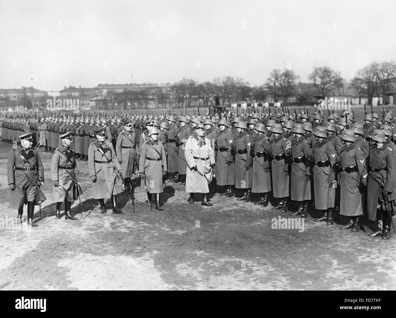 Reichswehr maneuvers -Fotos und -Bildmaterial in hoher Auflösung – Alamy