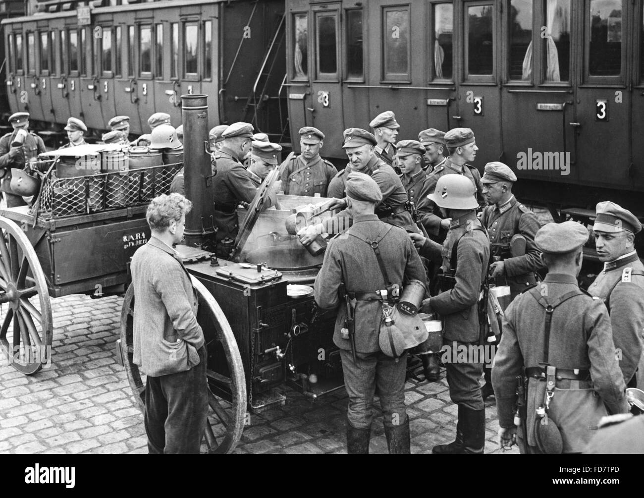 Soldiers of the reichswehr -Fotos und -Bildmaterial in hoher Auflösung ...