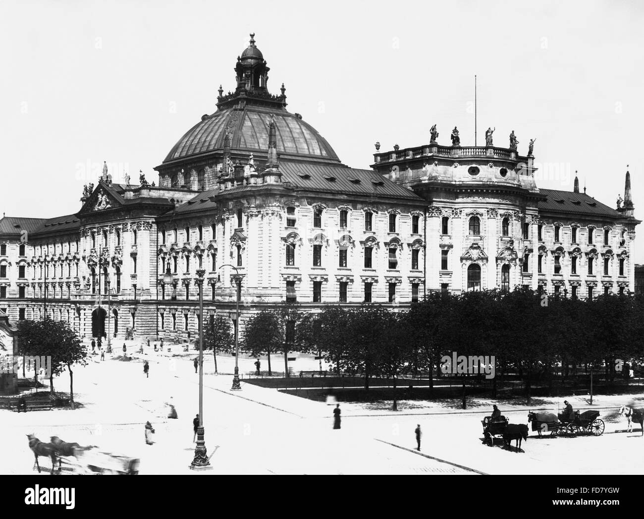 Justizpalast am Karlsplatz (Stachus) in München Stockfotografie - Alamy