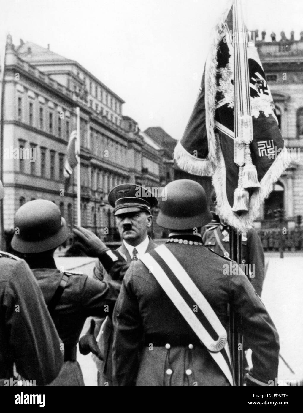 Hitler Flags Stockfotos und -bilder Kaufen - Alamy