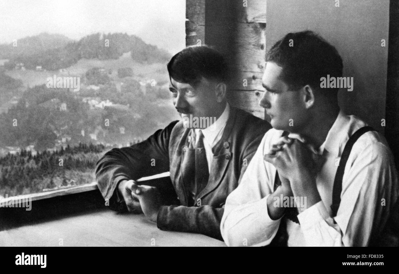 Adolf Hitler mit Rudolf Hess, 1932 Stockfotografie - Alamy