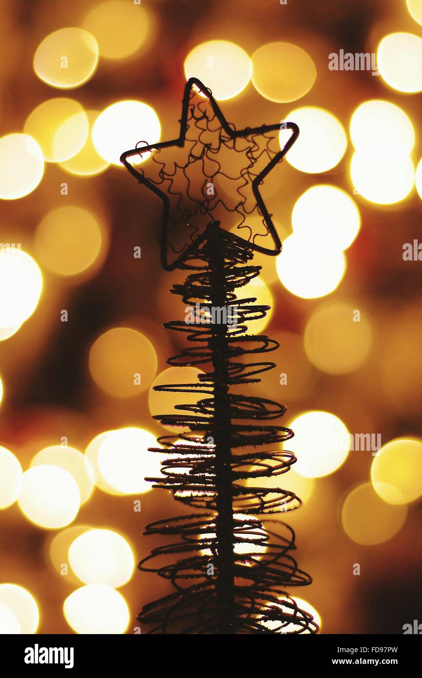 Weihnachtsbaum silhouette -Fotos und -Bildmaterial in hoher Auflösung ...