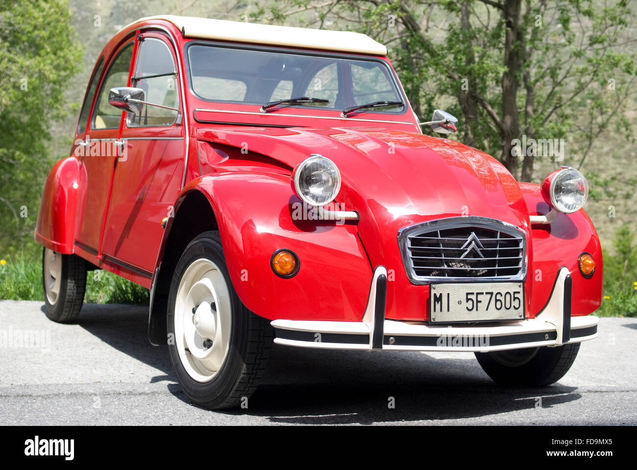 Roter citroen -Fotos und -Bildmaterial in hoher Auflösung – Alamy