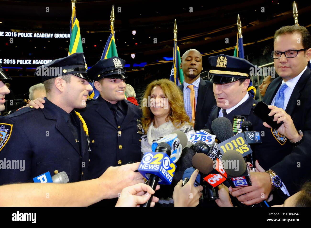 Die 3 Brüder Favale Absolvent der Police Academy Featuring: John Favale ...