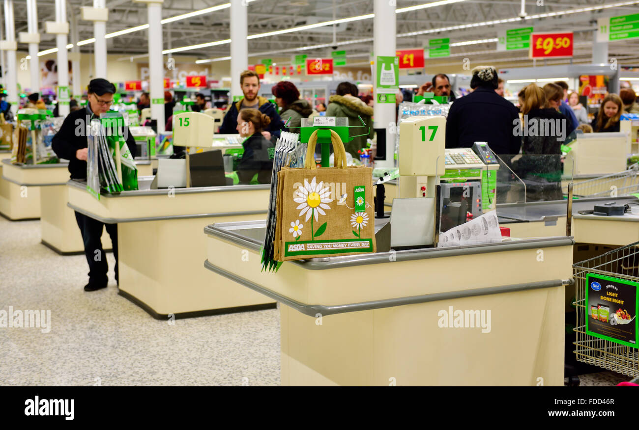 Supermarkt innen -Fotos und -Bildmaterial in hoher Auflösung – Alamy