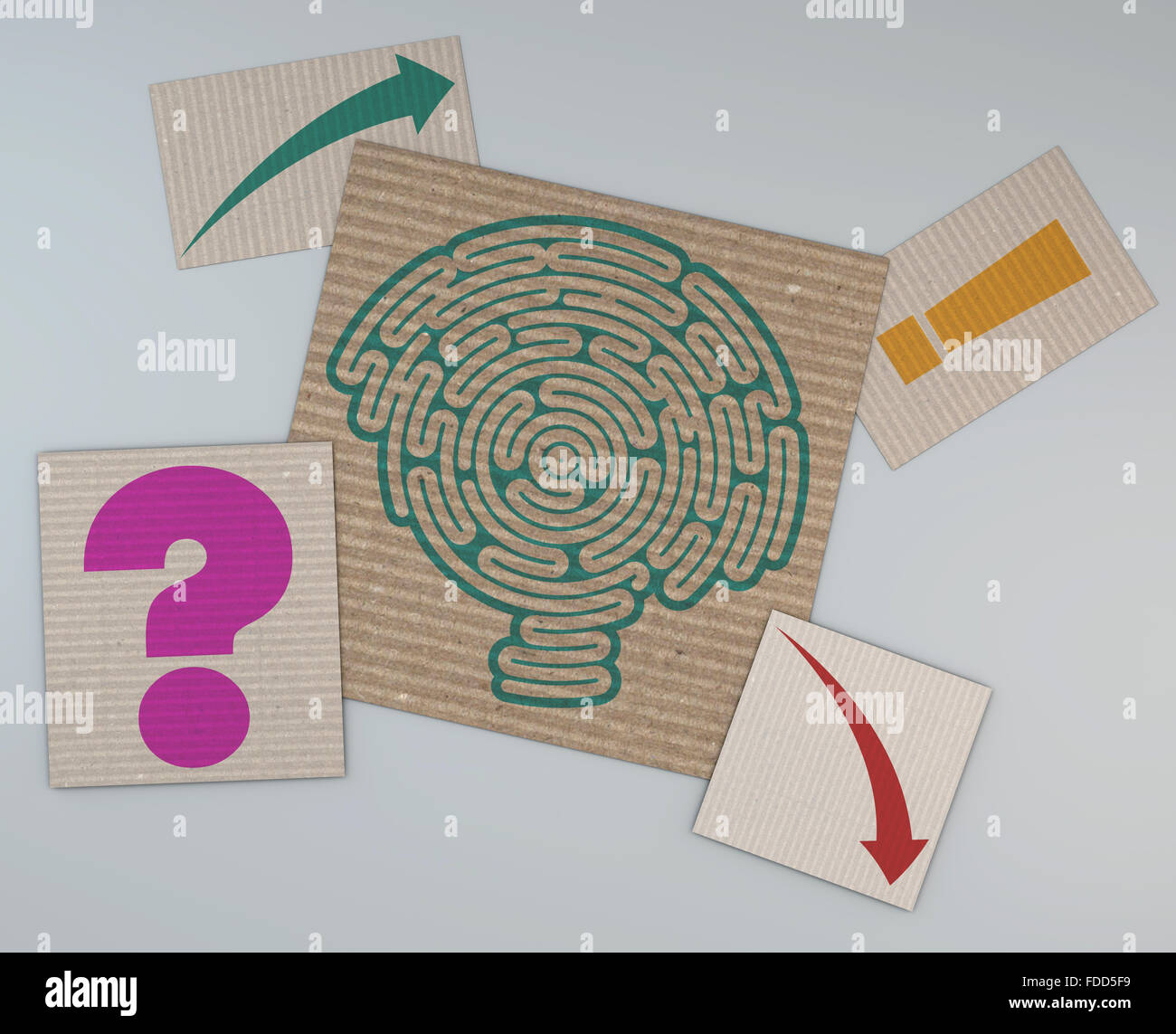 Gehirn-förmigen Labyrinth auf einem Blatt Papier, Wellpappe Karton mit ...