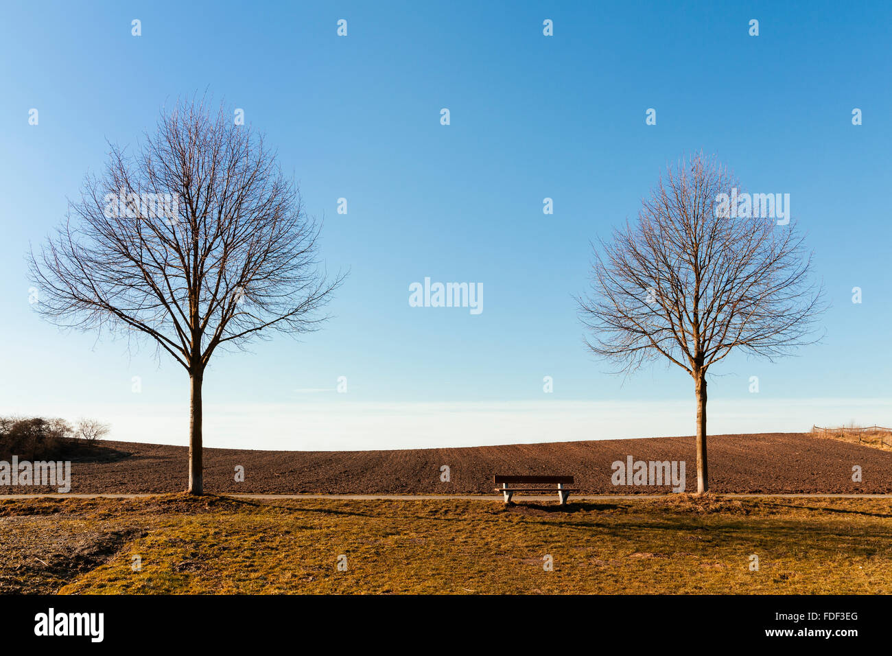 Bank im winter -Fotos und -Bildmaterial in hoher Auflösung – Alamy