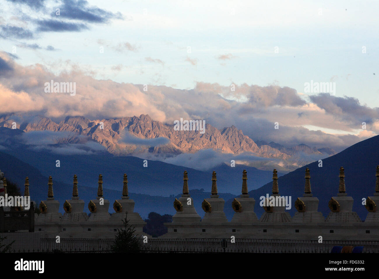 Dege sichuan province -Fotos und -Bildmaterial in hoher Auflösung – Alamy