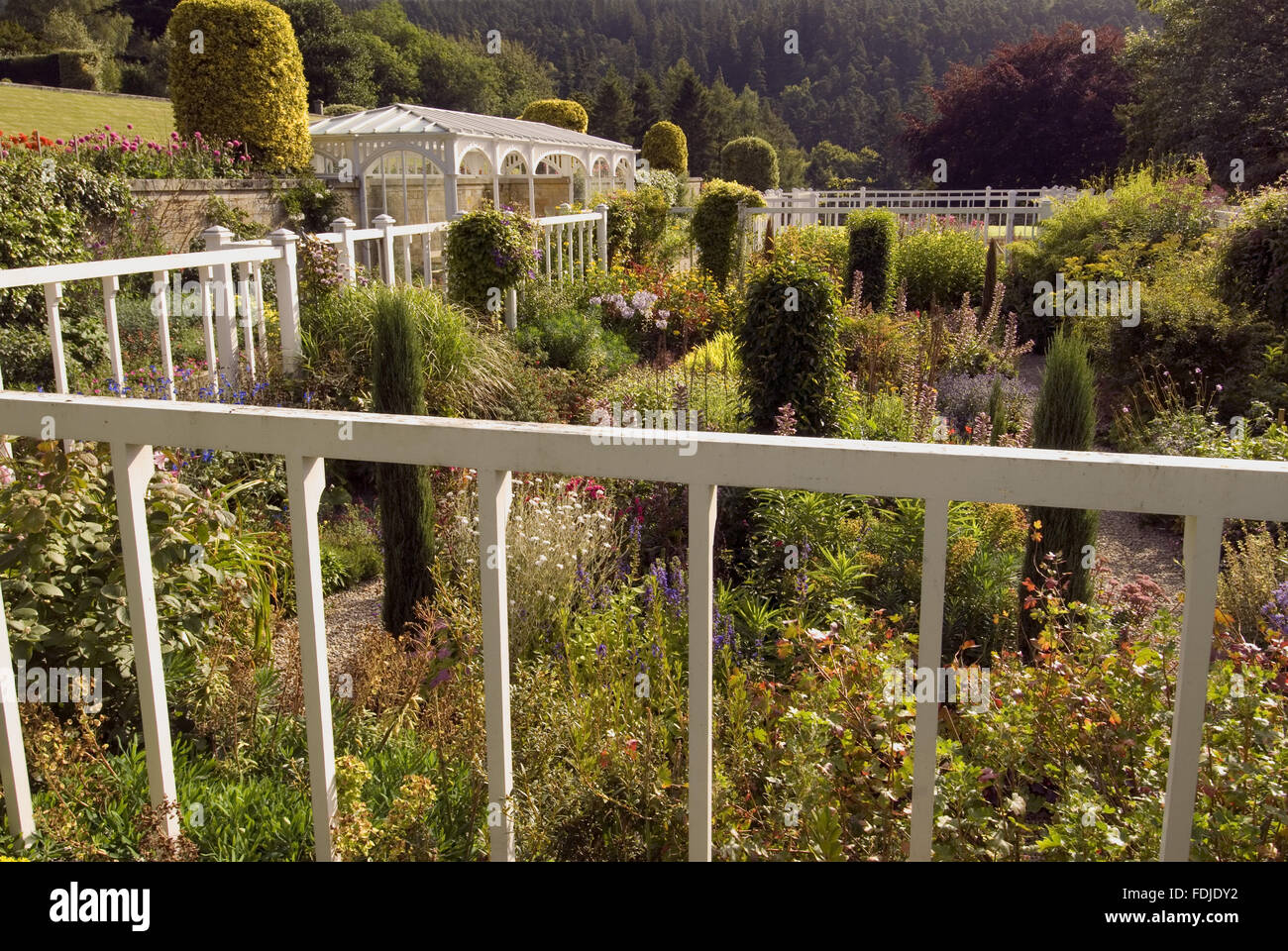 Der italienische Terrasse mit Loggia auf der linken Seite, im Cragside ...
