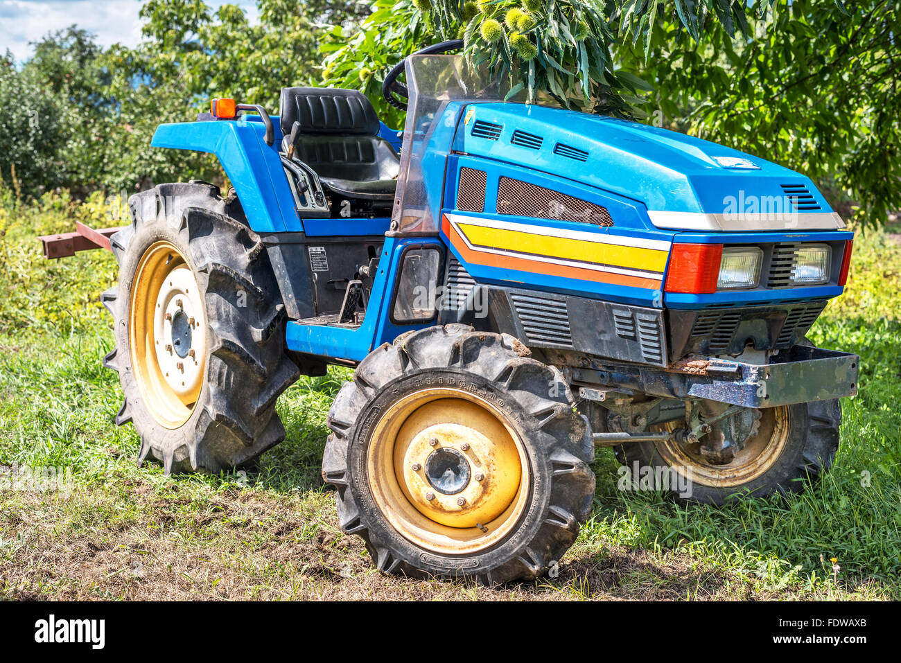 Blauer traktor -Fotos und -Bildmaterial in hoher Auflösung – Alamy