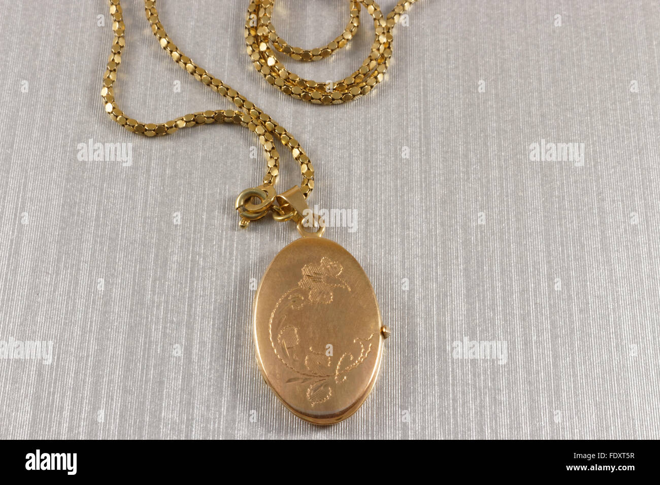 Kleines medaillon -Fotos und -Bildmaterial in hoher Auflösung – Alamy