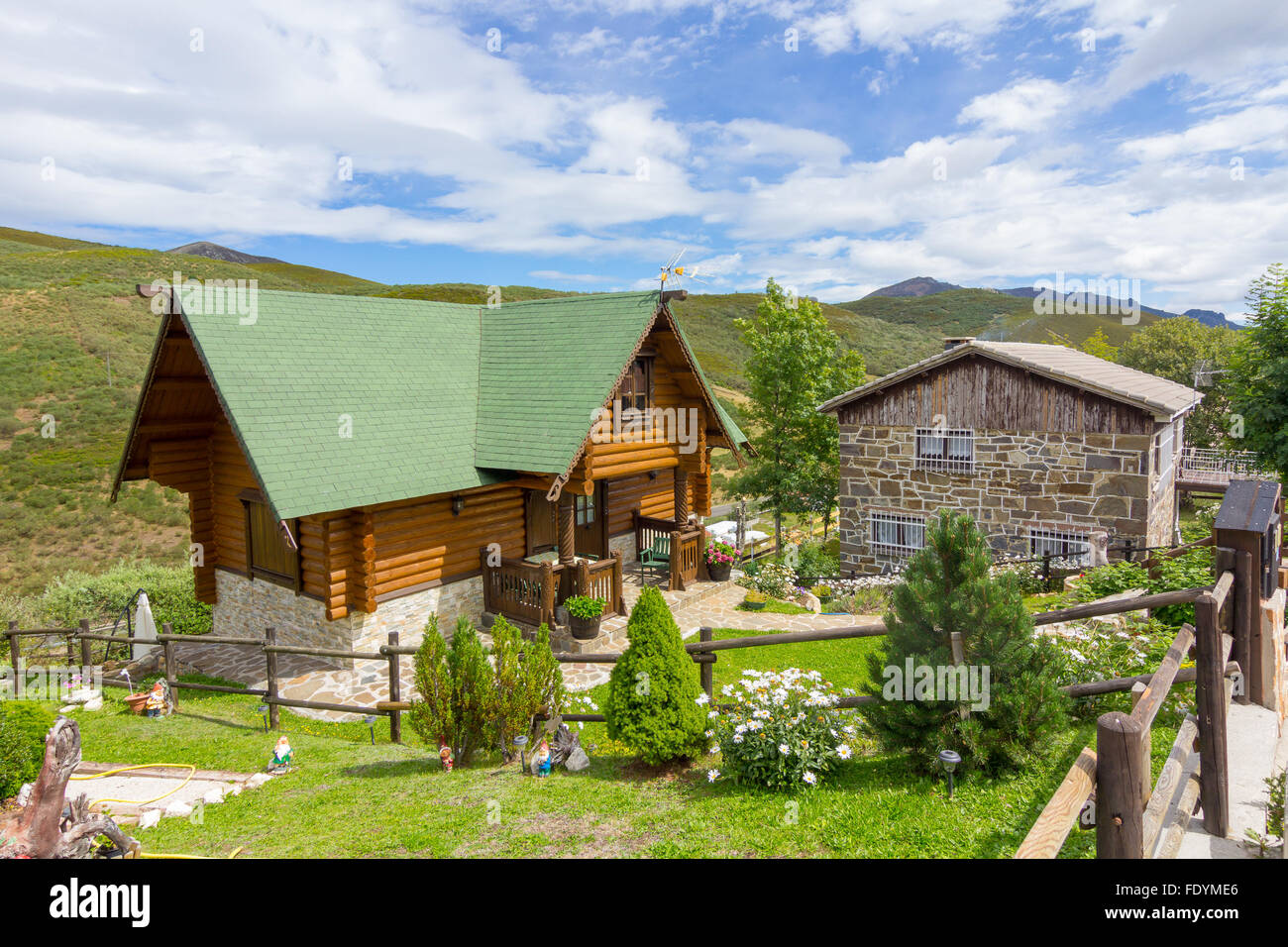 Schöne hauser -Fotos und -Bildmaterial in hoher Auflösung – Alamy