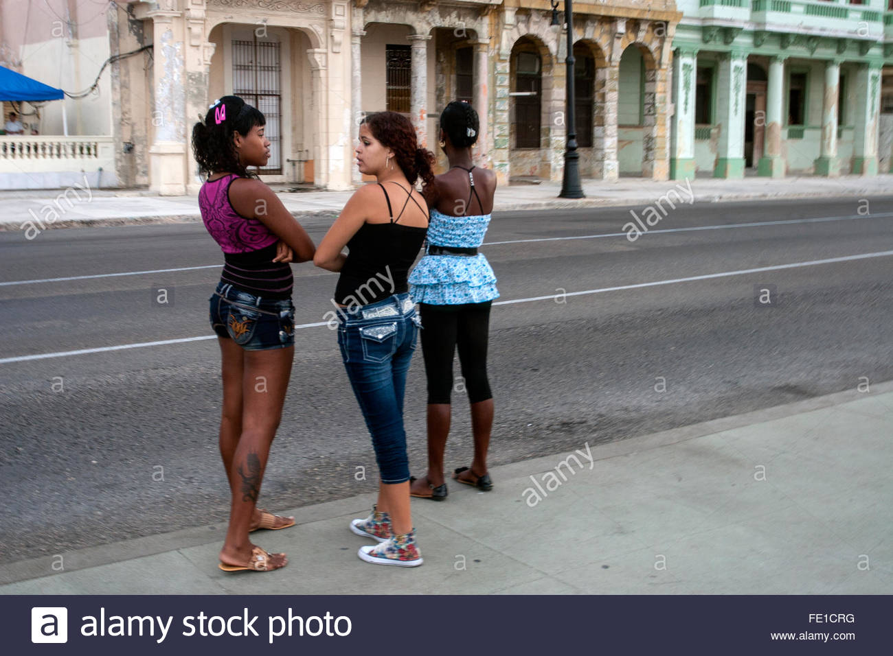 Havana Cuba Girls Malecon Stockfotos und -bilder Kaufen - Alamy