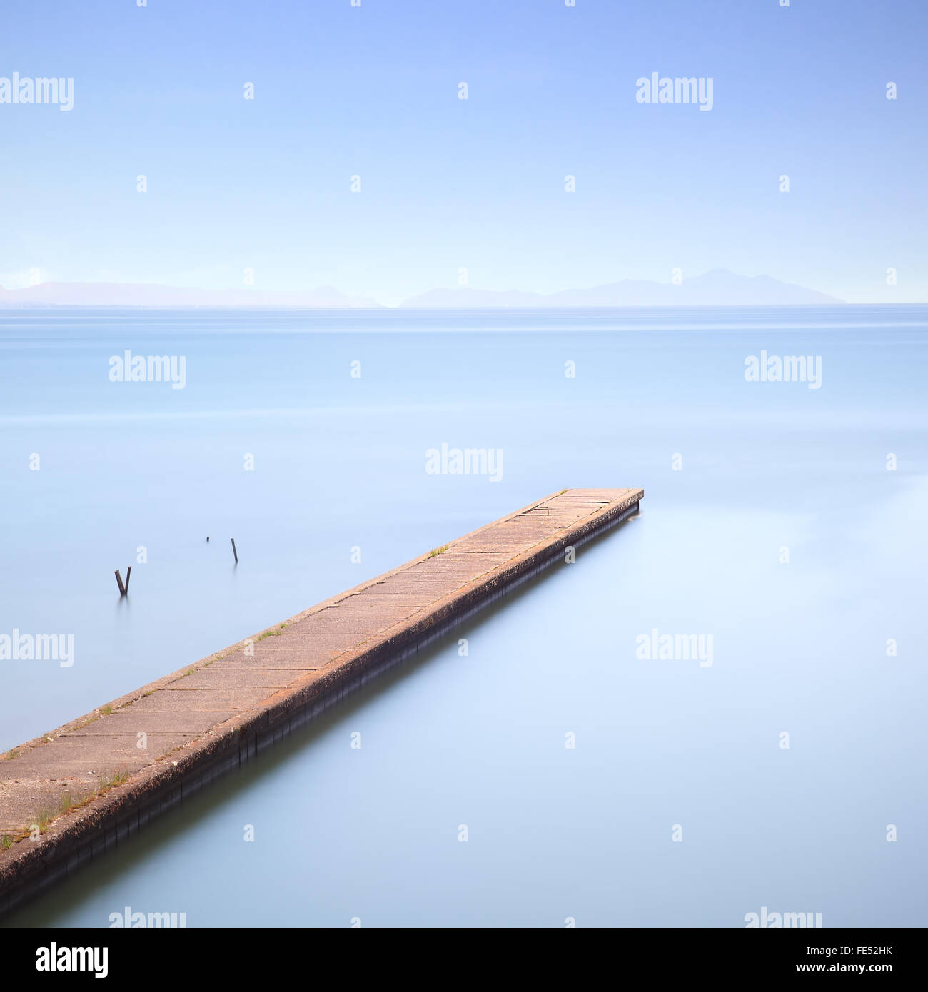 Steg ins meer -Fotos und -Bildmaterial in hoher Auflösung – Alamy