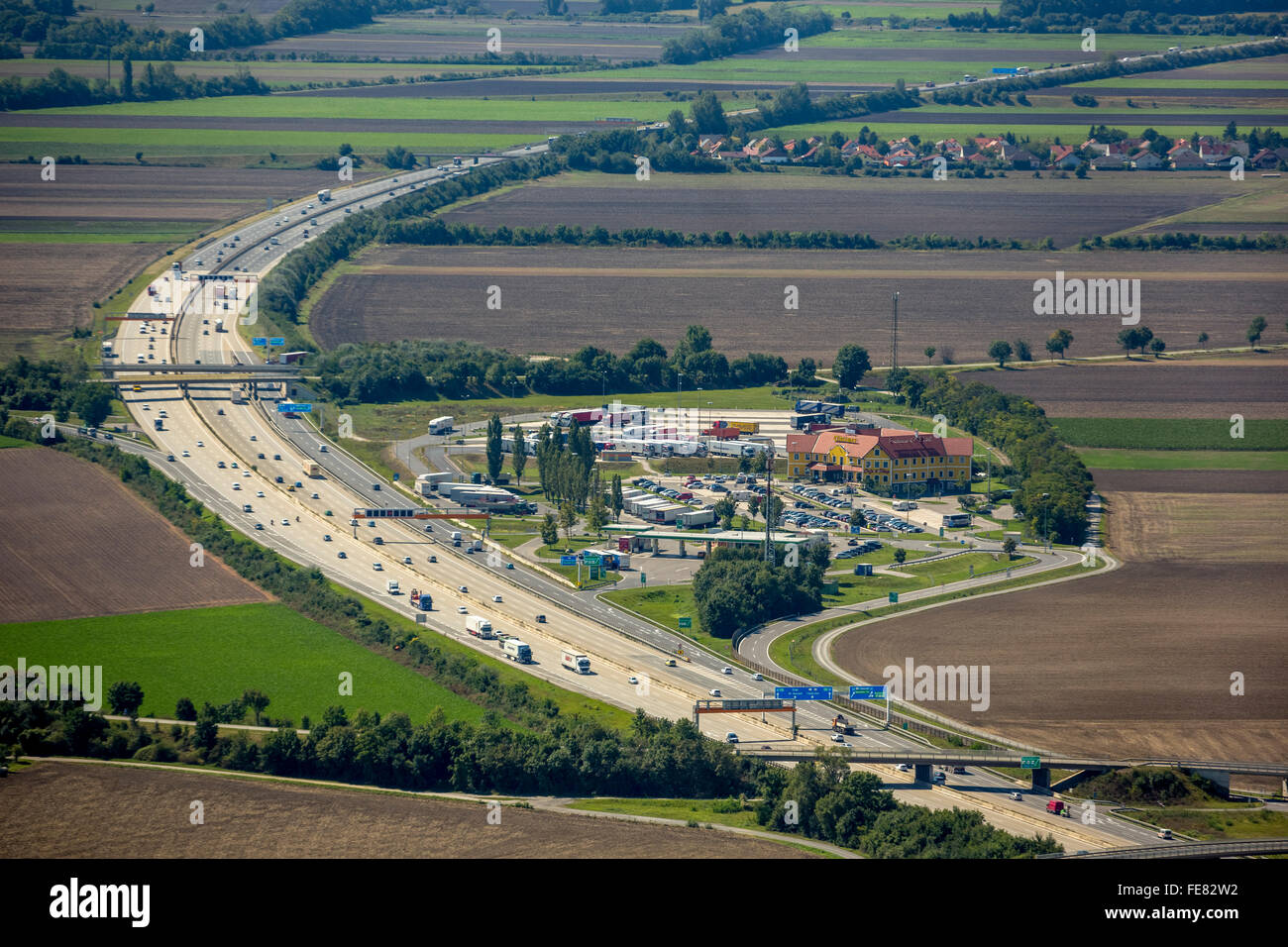 Luftbild, Autobahn A2 E59, Raststätte Oldtimer Guntramsdorf, Autobahn ...