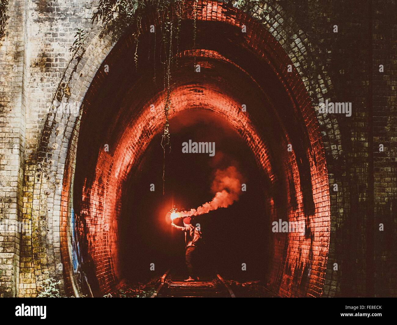 Brennender tunnel -Fotos und -Bildmaterial in hoher Auflösung – Alamy