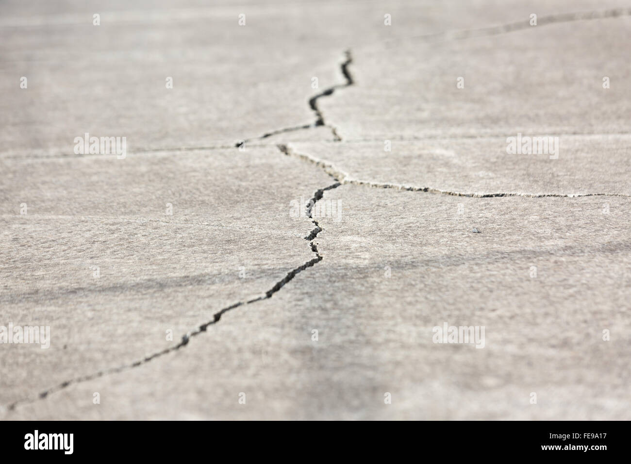 Riss in beton -Fotos und -Bildmaterial in hoher Auflösung - Seite 2 - Alamy
