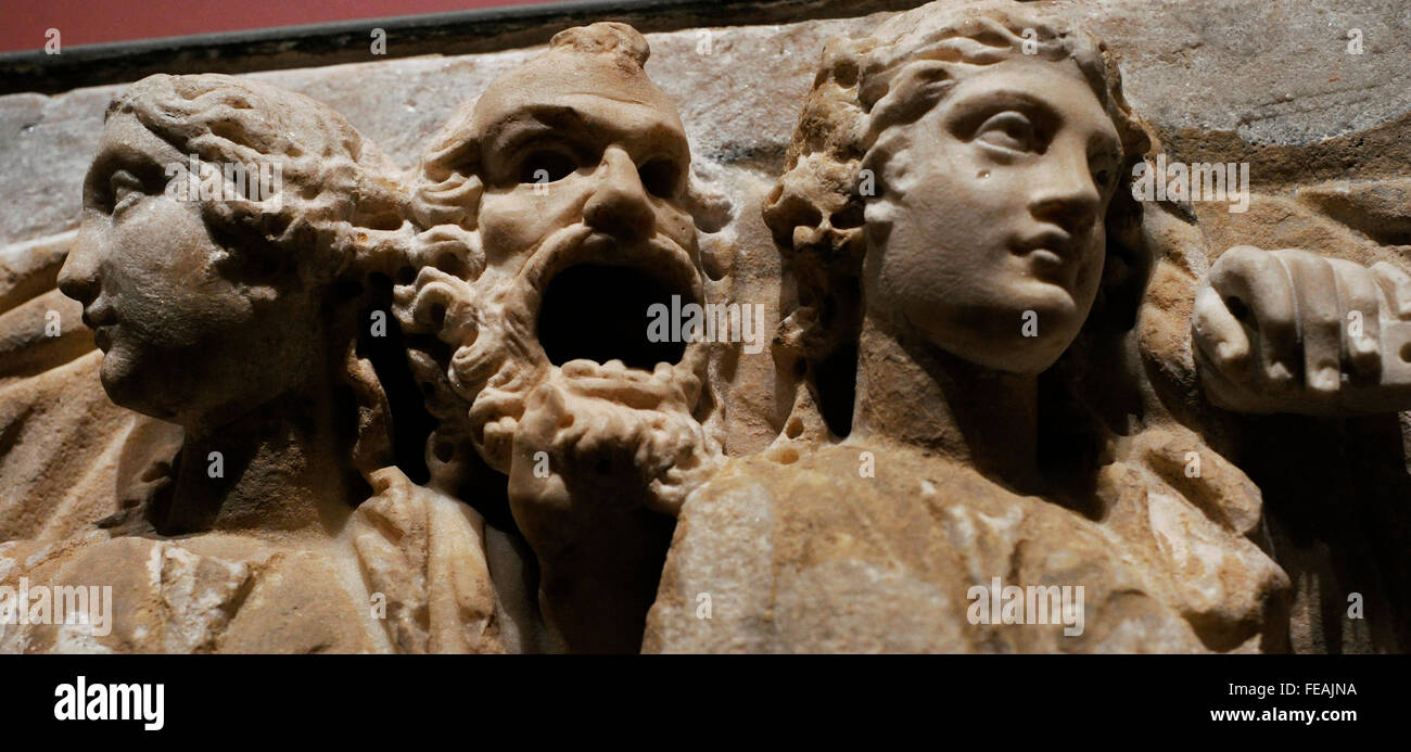 Römische Kunst. Sarkophag-Panel von Athena, Musen und Apollo. Detail. 3 ...