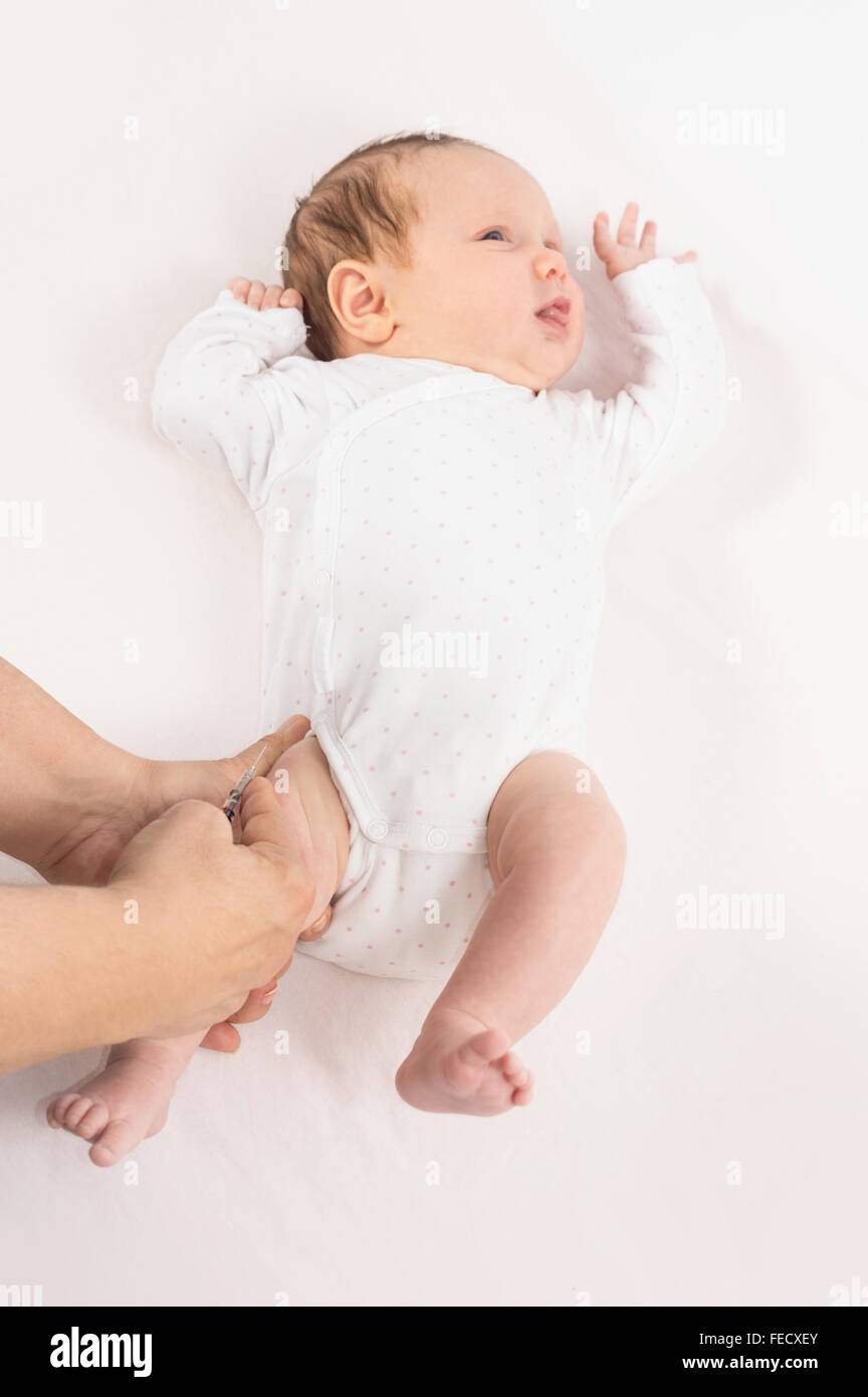 Intramuscular Injection Stockfotos & Intramuscular Injection Bilder - Alamy