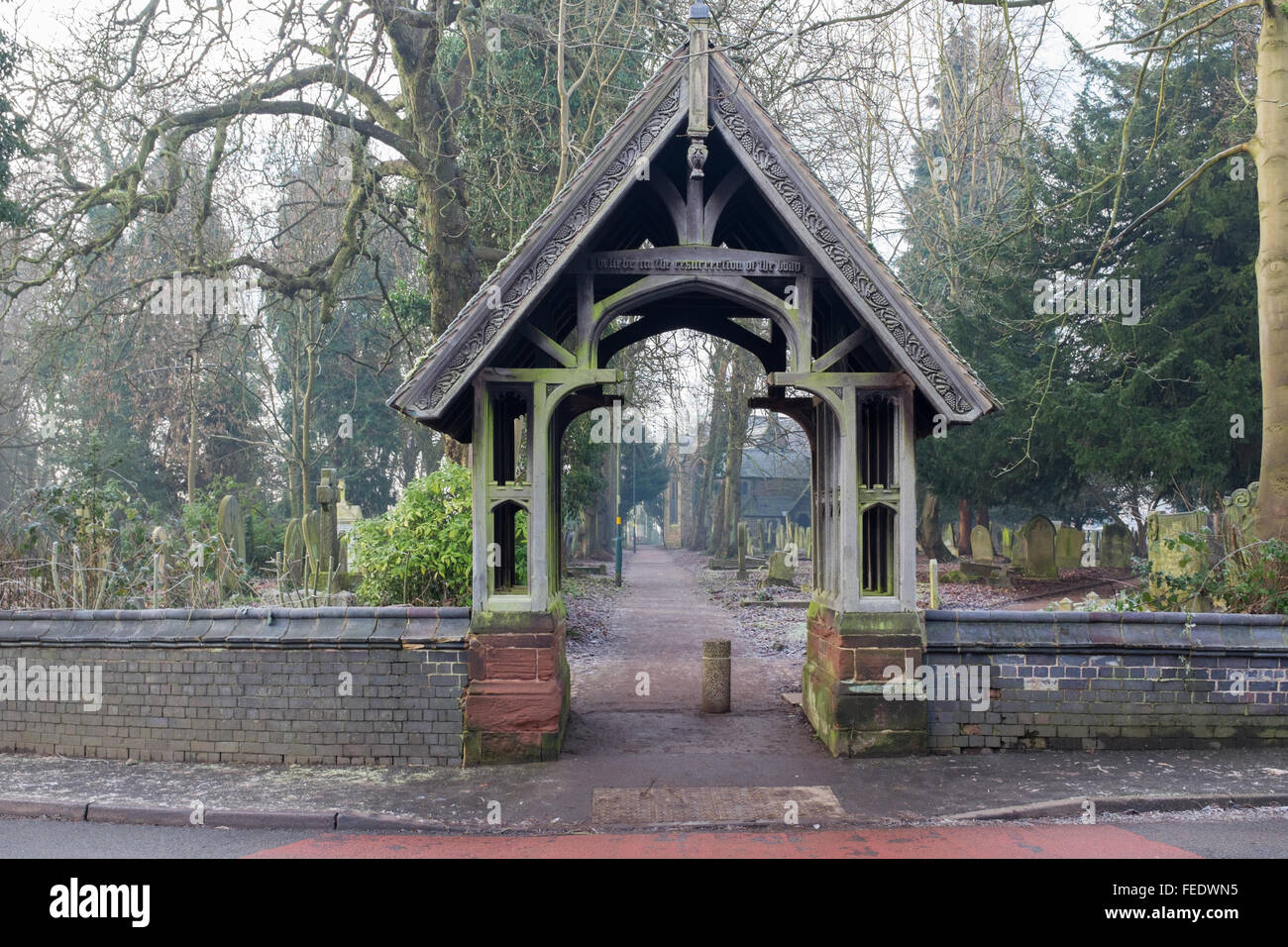 Reich verziertes lychgate -Fotos und -Bildmaterial in hoher Auflösung ...