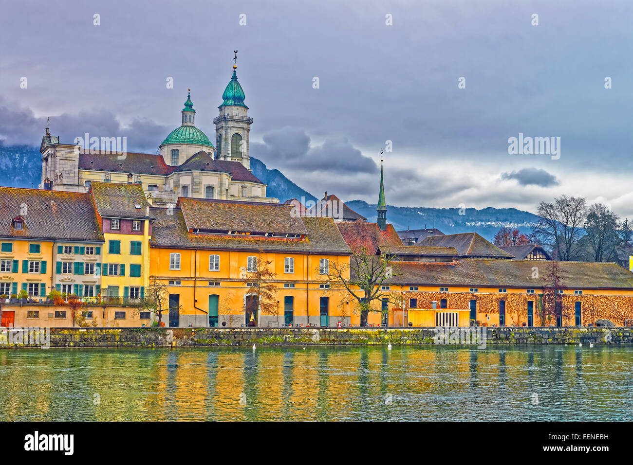 Waterfrontof St. Ursus Kathedrale in Solothurn. Solothurn ist die ...