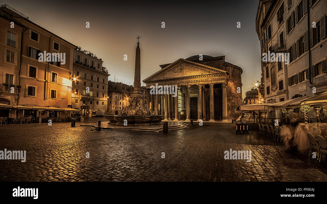 Rom pantheon nacht -Fotos und -Bildmaterial in hoher Auflösung – Alamy