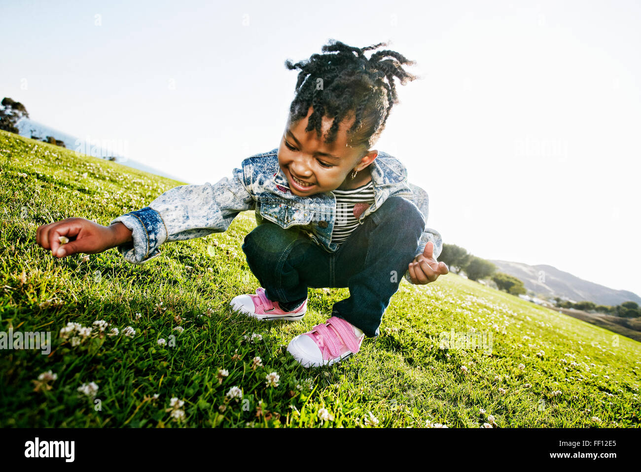 Schwarzes mädchen ganzkörper -Fotos und -Bildmaterial in hoher Auflösung – Alamy
