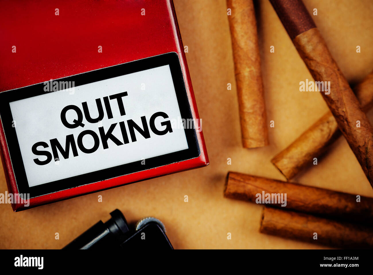 Beim zigarettenrauchen -Fotos und -Bildmaterial in hoher Auflösung – Alamy