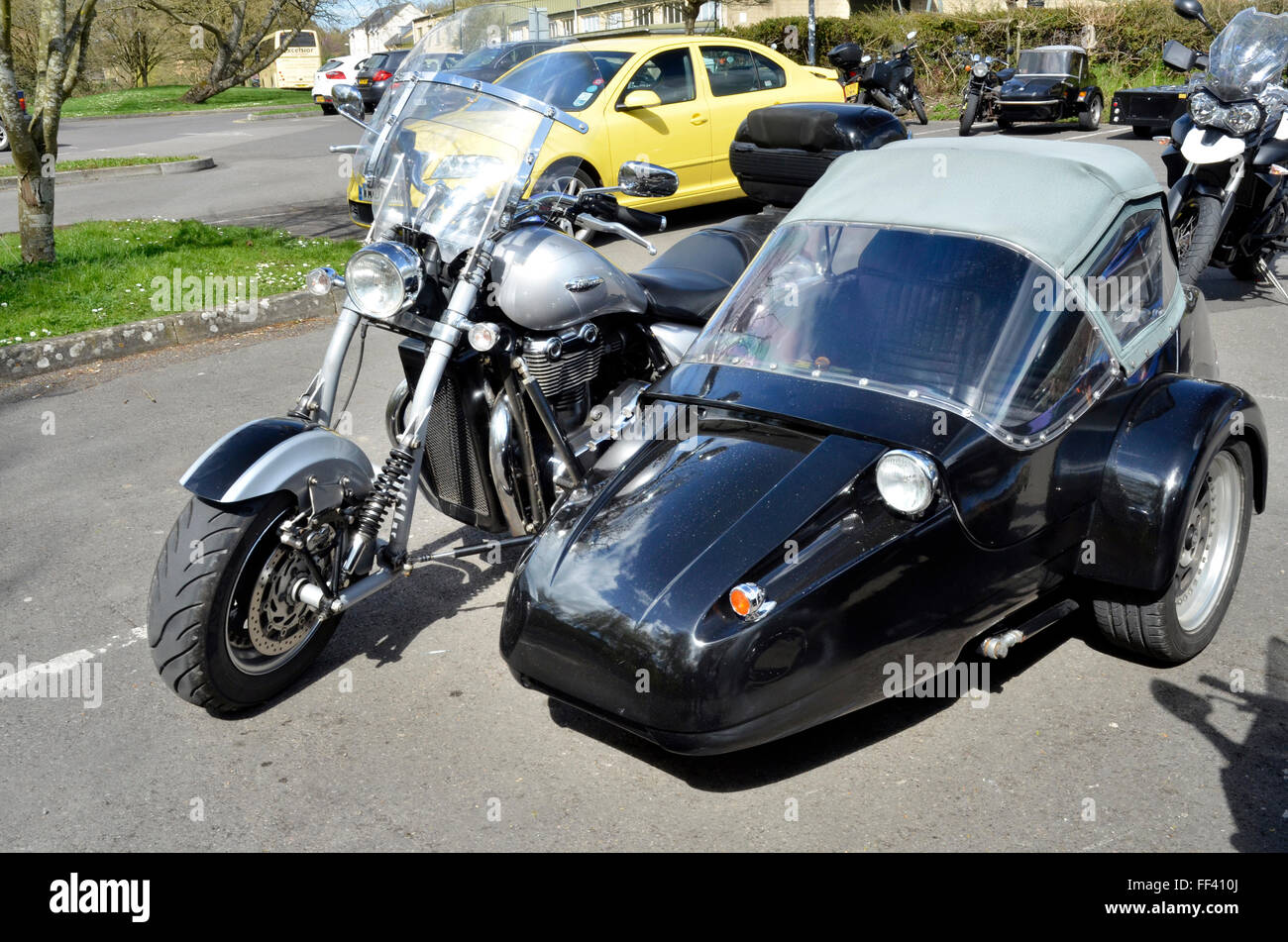 Triumph motorcycle sidecar -Fotos und -Bildmaterial in hoher Auflösung ...