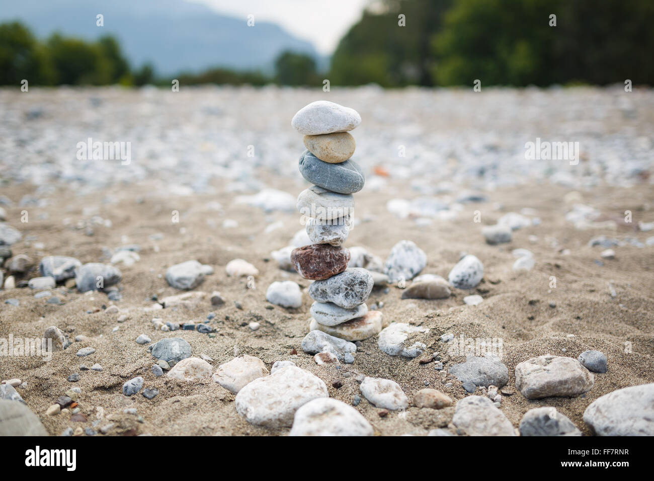 Steinstrand und berg -Fotos und -Bildmaterial in hoher Auflösung – Alamy