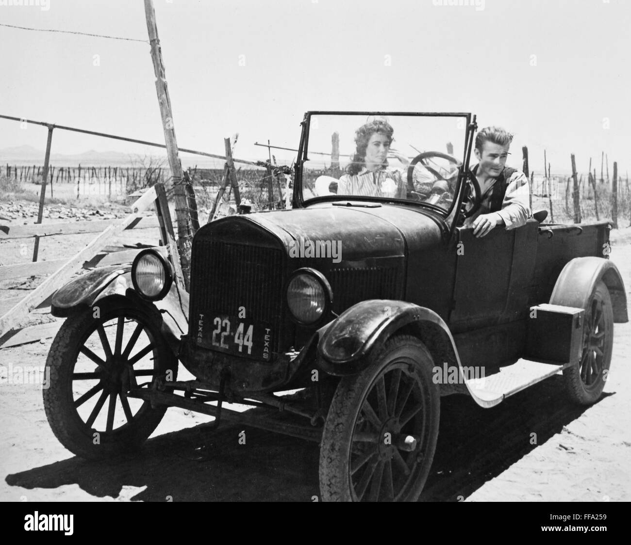 RIESE, 1956. /nJames Dean als Jett Rink und Elizabeth Taylor als Leslie ...