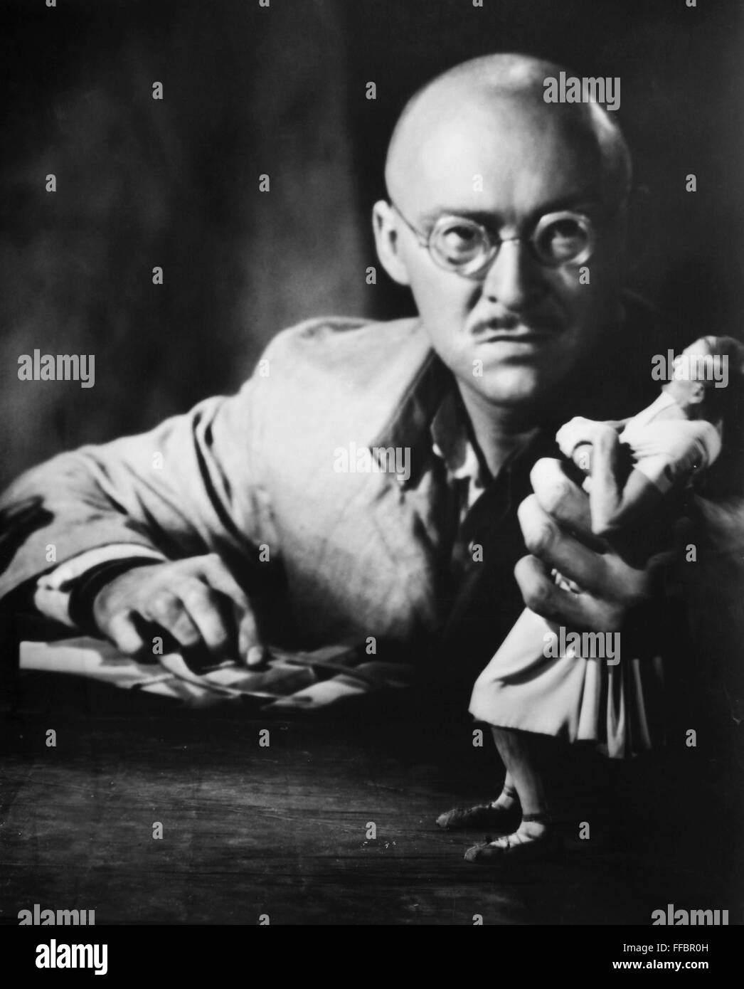 FILM: DR. CYCLOPS, 1940. /nAlbert Dekker in der Titelrolle ...