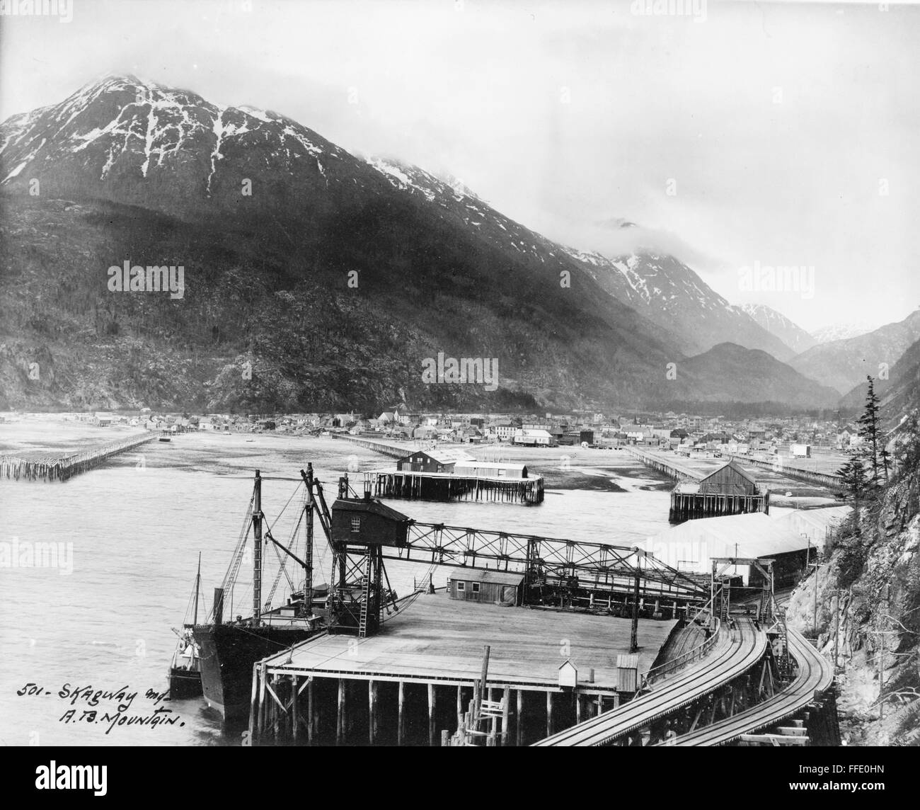 ALASKA: SKAGWAY, c1912. /Nview der Gleise und Pier am Taiya Inlet in ...
