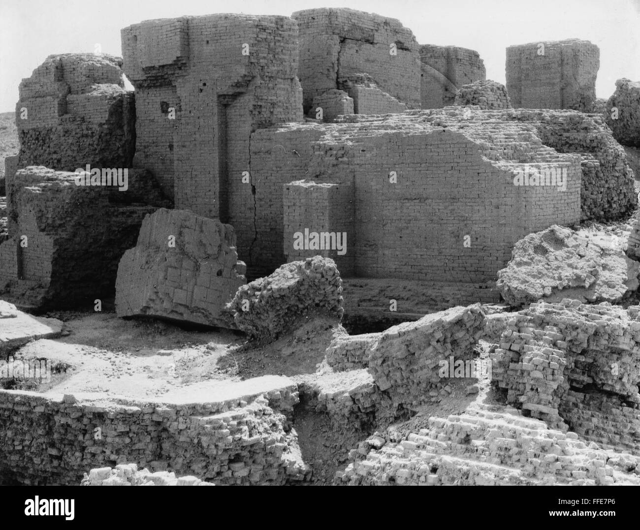 BABYLON: ISCHTAR-TOR. /nRuins das Ischtar-Tor des alten Babylon ...