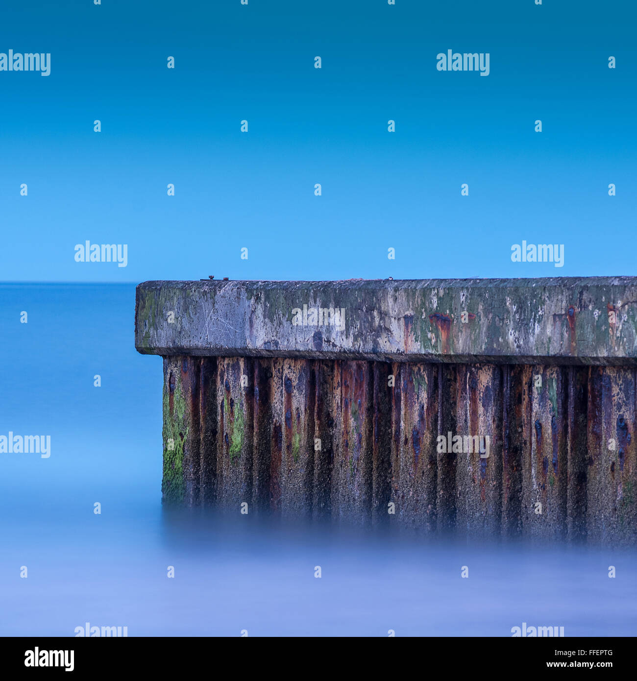 Anlegesteg in wasser -Fotos und -Bildmaterial in hoher Auflösung – Alamy