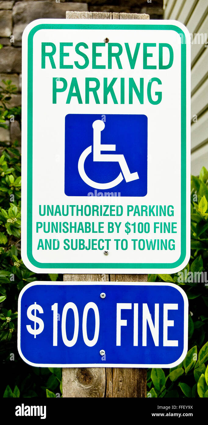 Behindertenparkplatz warnschild -Fotos und -Bildmaterial in hoher ...
