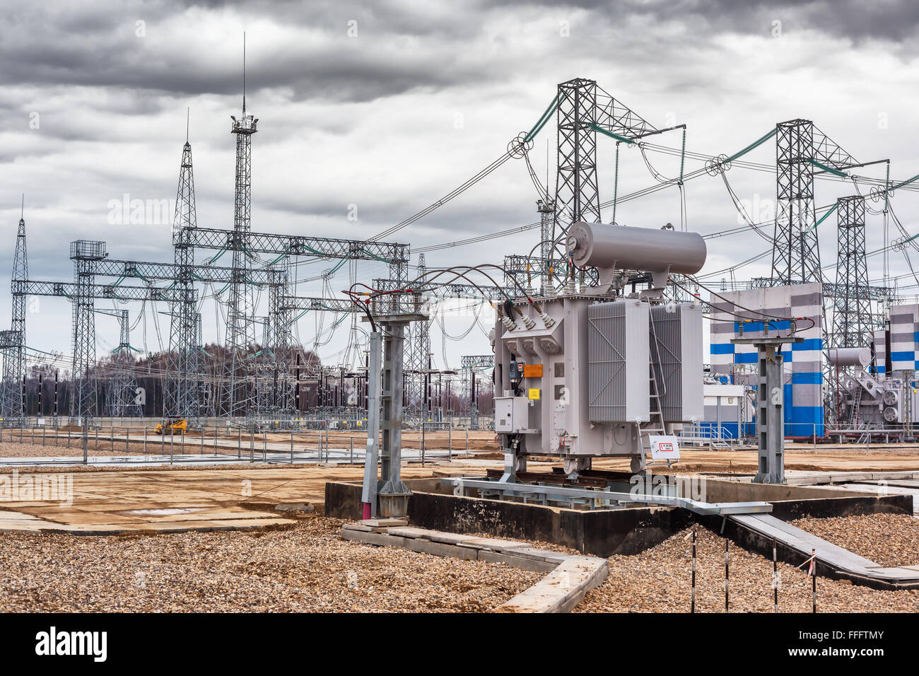 Kraftwerk, Strom-Freileitung, Industrieanlagen Stockfotografie - Alamy