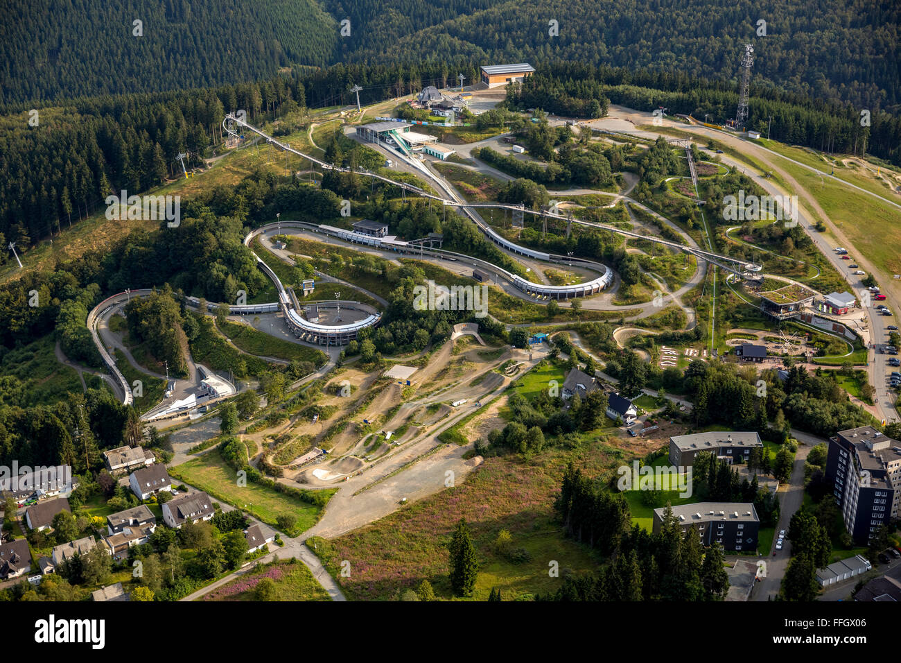 Luftaufnahme, Winterberg Bobbahn, VELTINS EisArena, Eisbahn für ...
