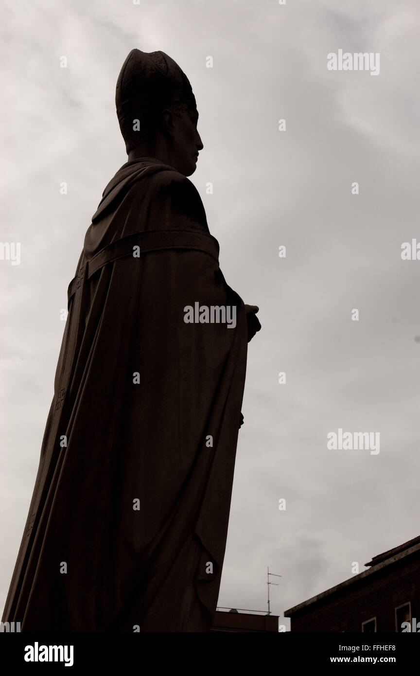 Silhouette-Blick auf eine bestimmte Szene der Bibel Apokalypse in Roma ...